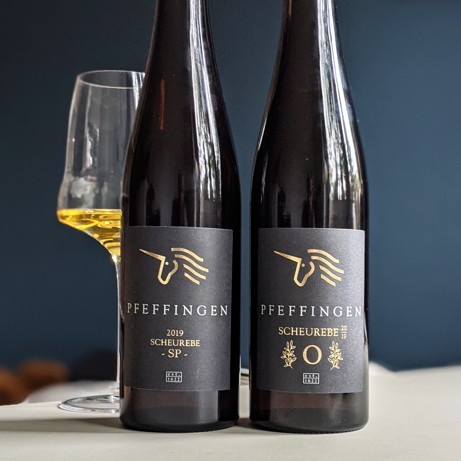 OVP144 – Wein am Sonntag – Weingut Pfeffingen, Scheurebe «SP» und Scheurebe «O» 2019 ...
